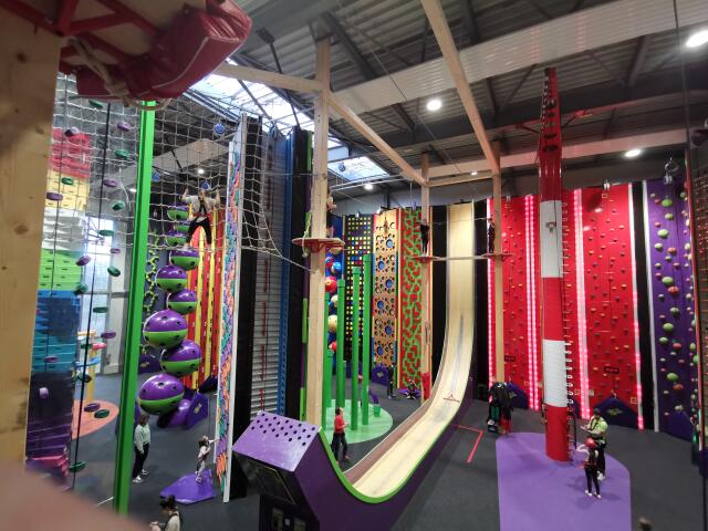 Kletterspaß für Kinder und Erwachsene bei HAPIK Frankfurt